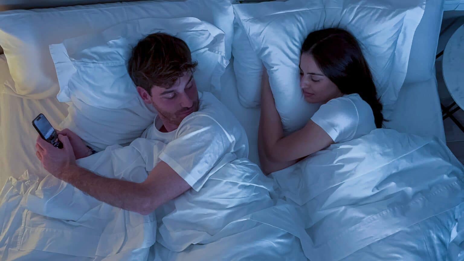 5 Subtle Signs You’re Being Cheated On You Shouldn’t Ignore