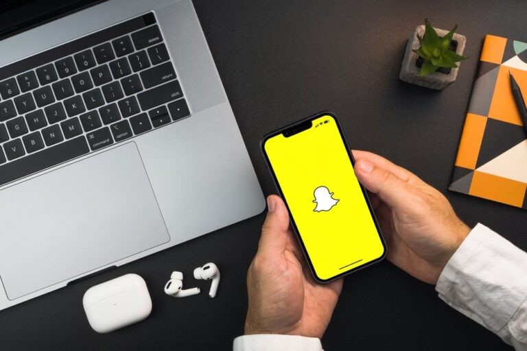 How to See Who Someone Is Snapchatting: What Actually Works